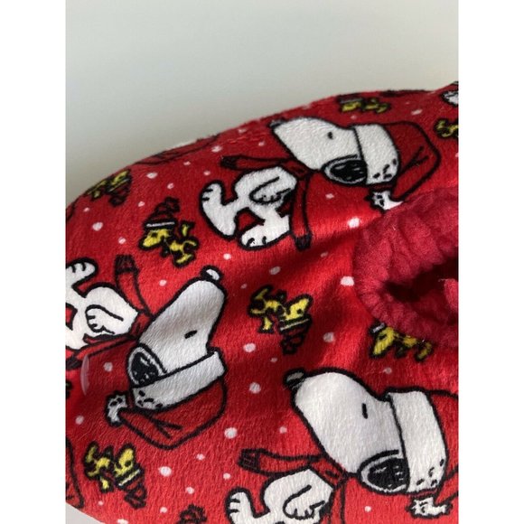 Snoopy | Shoes | Peanuts Snoopy Christmas Slipper Socks Fuzzy Babba Sz ...